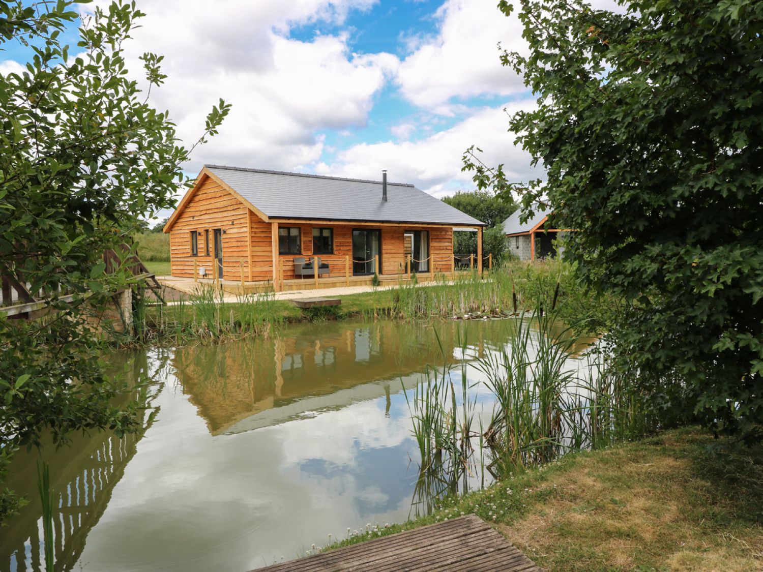 Lily-pad Lodge | Thorpe-on-the-hill | Thorpe On The Hill | Self ...