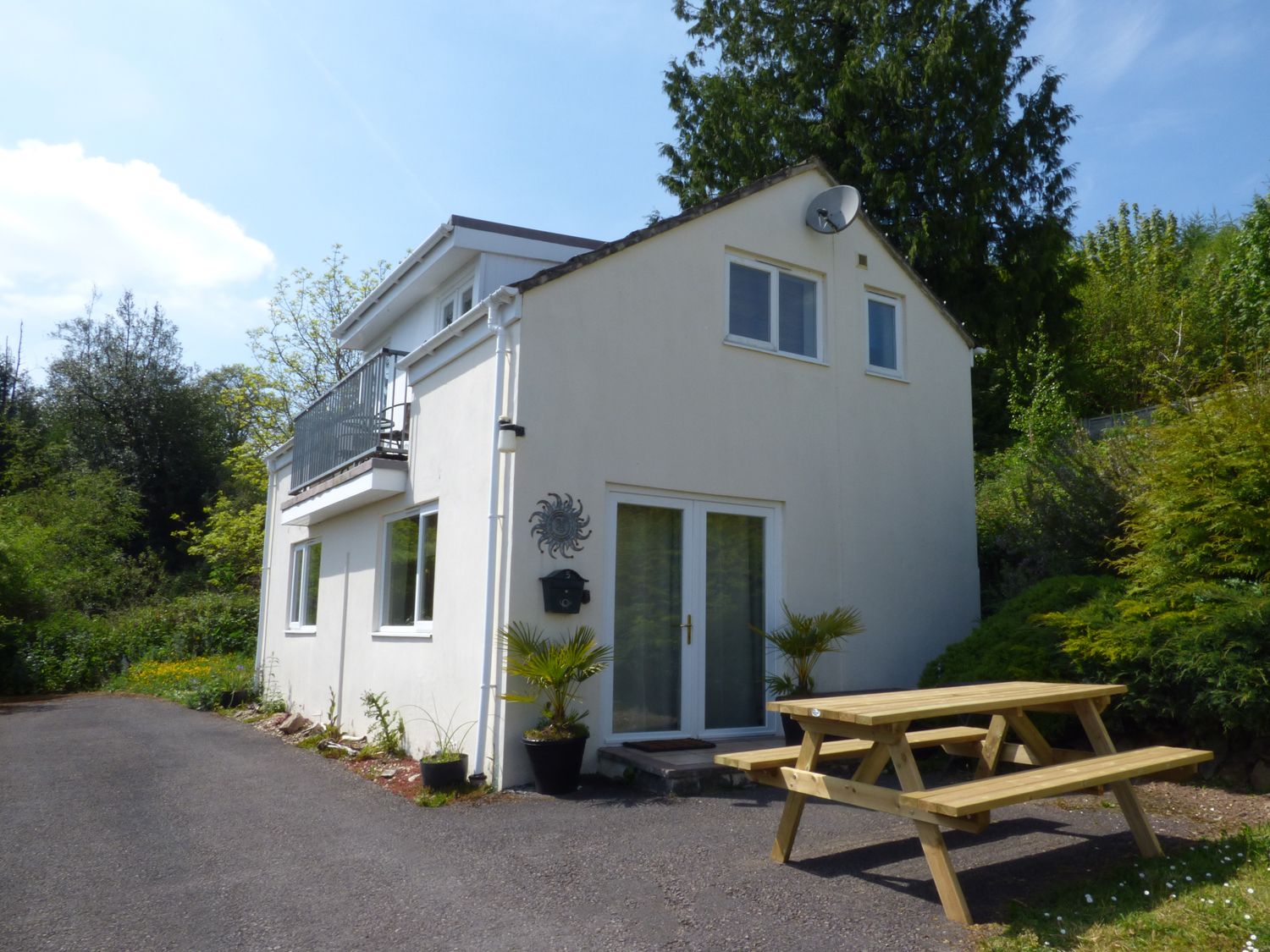The Cider House, Dalwood | Holiday Cottage | Bird Spot