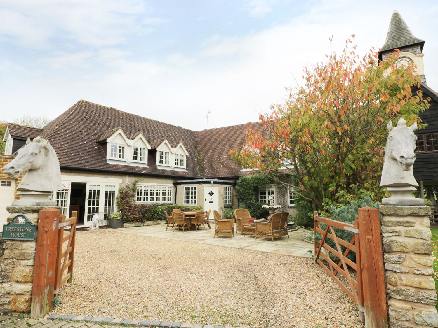 Freestone House | Holiday Cottages in Ashby St Ledgers