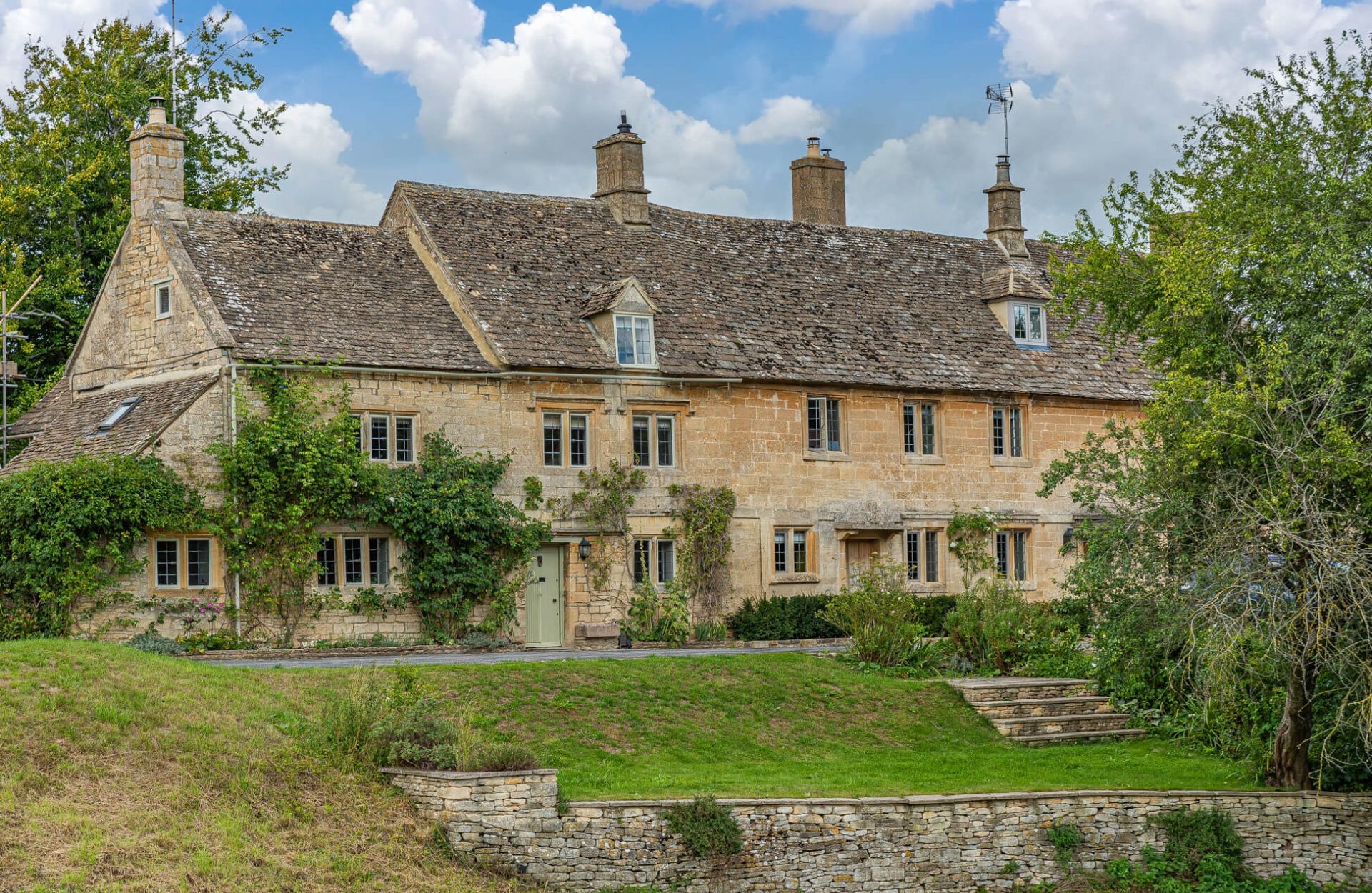 Gardeners Cottage, Milton-Under-Wychwood | Holiday Cottage | Bird Spot