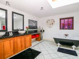 Tuft House | Hovingham | Tuft House Fm | North York Moors And Coast ...