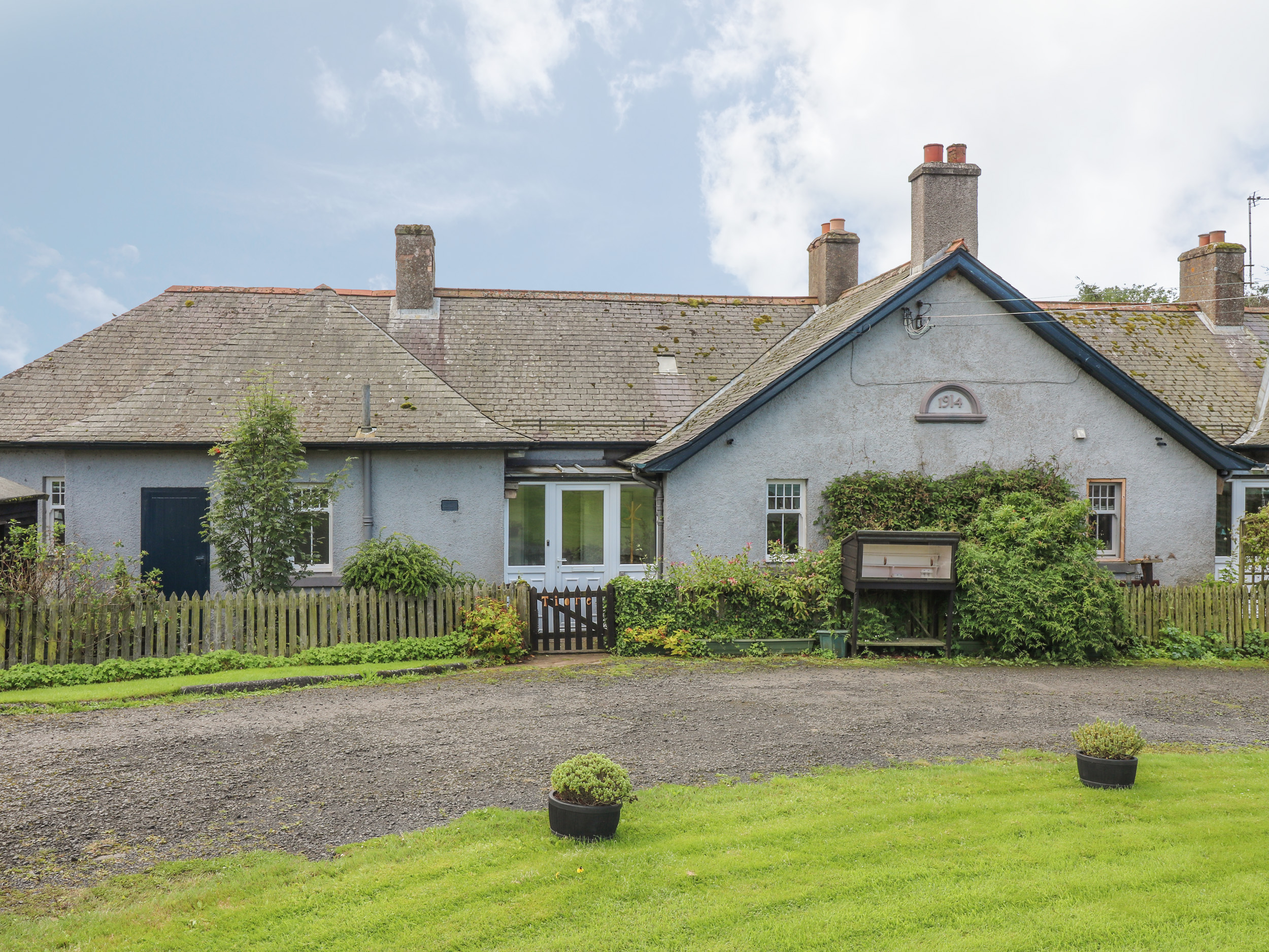 Melrose Cottages, Jedburgh, Selkirk and Kelso (walkhighlands)