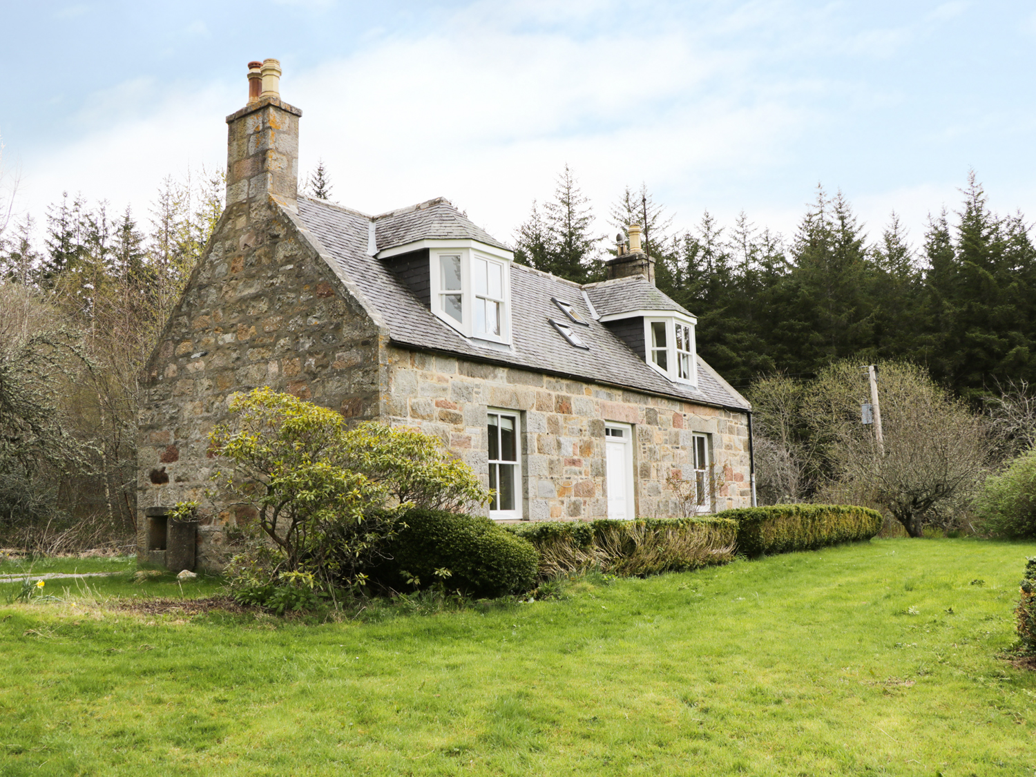 Moray Cottages, includes Nairn (walkhighlands)