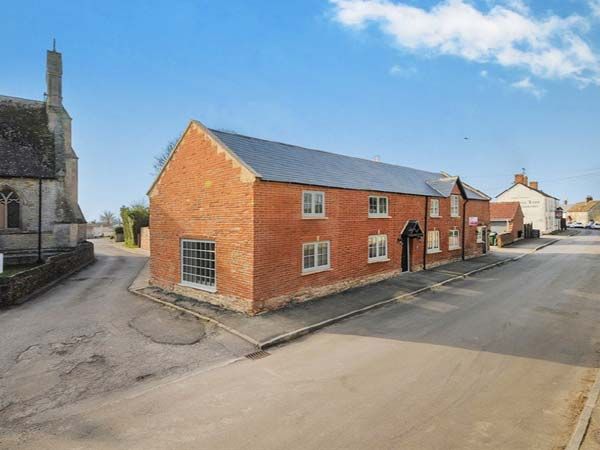 The Old Storehouse | Holiday Cottages in Bradenstoke