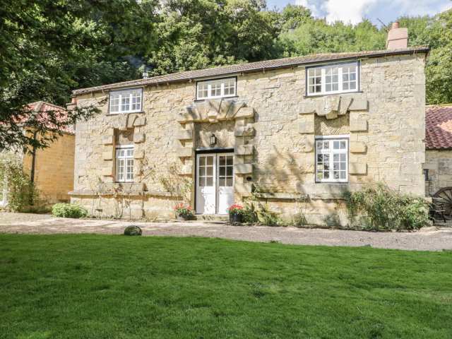 Flamingo Land Breaks | Rent Self Catering Holiday Lodges & Log Cabins